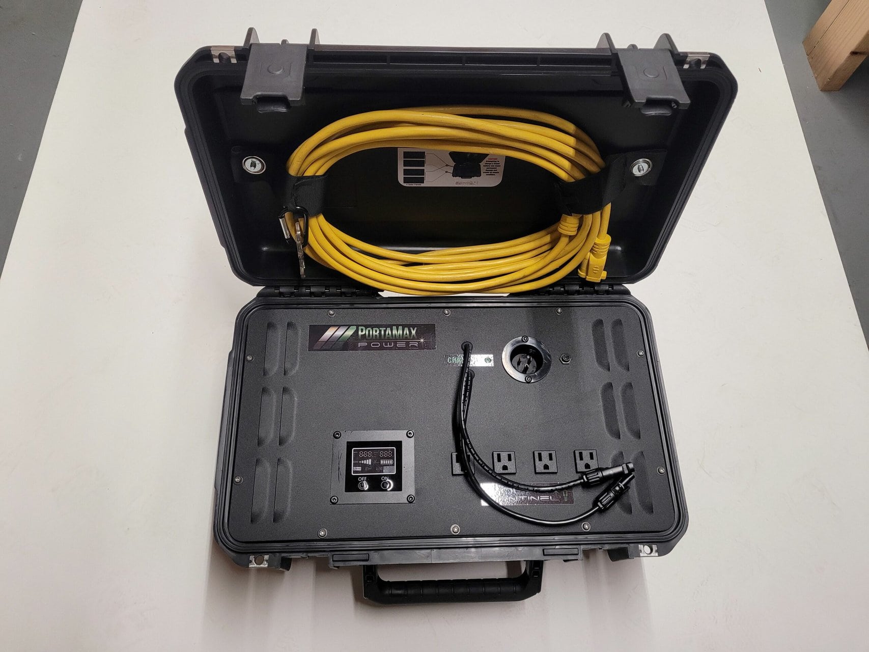 Solar Sentinel 1200 LiFePO4 Generator - PortaMaxPower